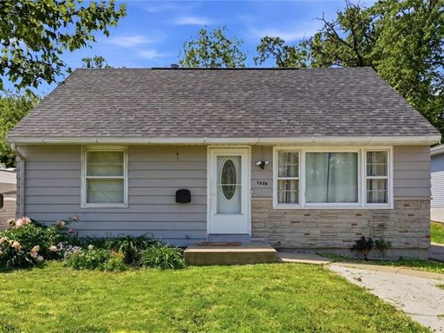 1529 E Ave NW, Cedar Rapids, IA 52405