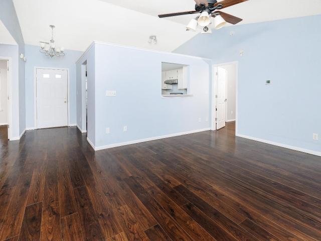1529 W Edinburgh Bend