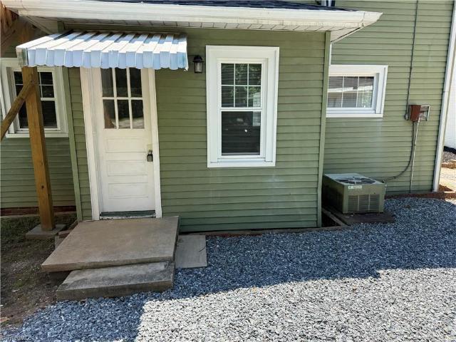 1529 W First Street