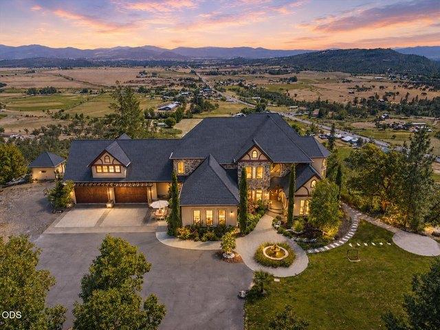 15202 Richards Way, Eagle Point, OR 97524