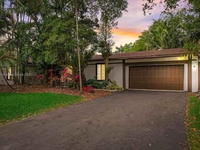 15202 SW 80th Ave, Palmetto Bay, FL 33157