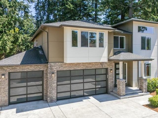 15204 Greenwood Ave N, Shoreline, WA 98133