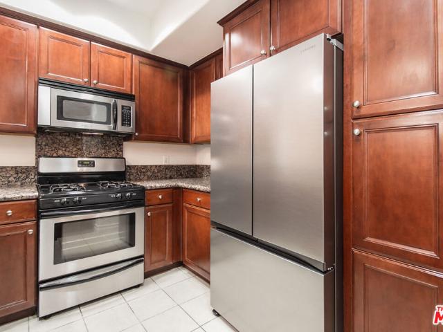 15206 Burbank Boulevard 110