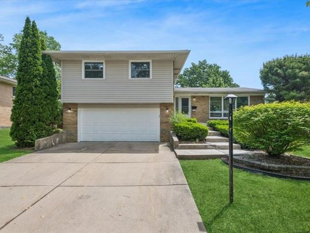 15209 Linden Dr, Oak Forest, IL 60452