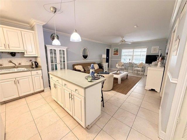 1520 McKinley St Unit 210E, Hollywood, FL 33020