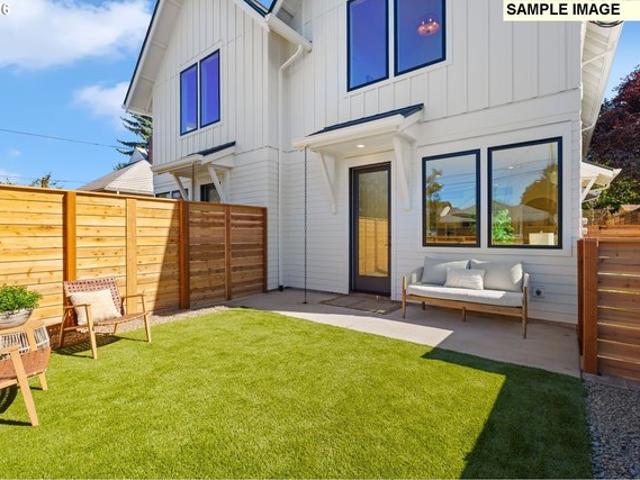 1520 NE Jarrett St Unit A, Portland, OR 97211