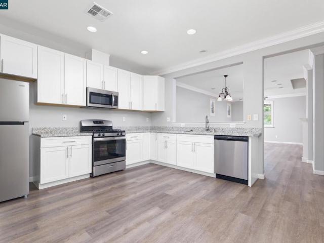 1520 Bailey Dr