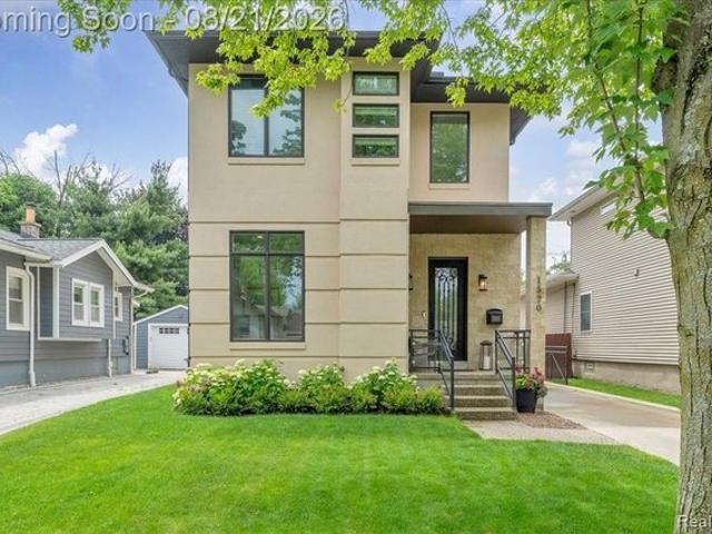 1520 Bennaville Ave, Birmingham, MI 48009