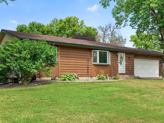1520 Independence Ave, Chaska, MN 55318