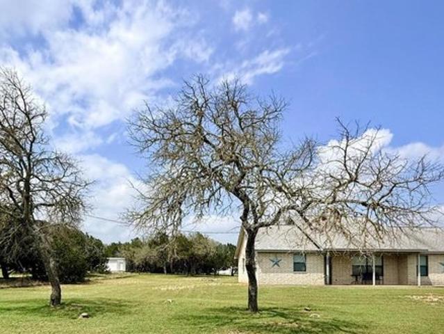 1520 Lakeside Dr, Lakehills, TX 78063