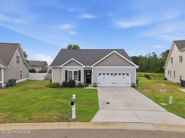 1520 Penncross Dr, Greenville, NC 27834