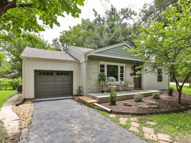 1520 S Pickwick Ave, Springfield, MO 65804