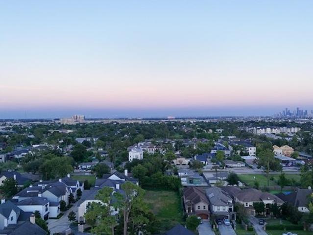 1520 Whispering Pines Dr, Houston, TX 77055