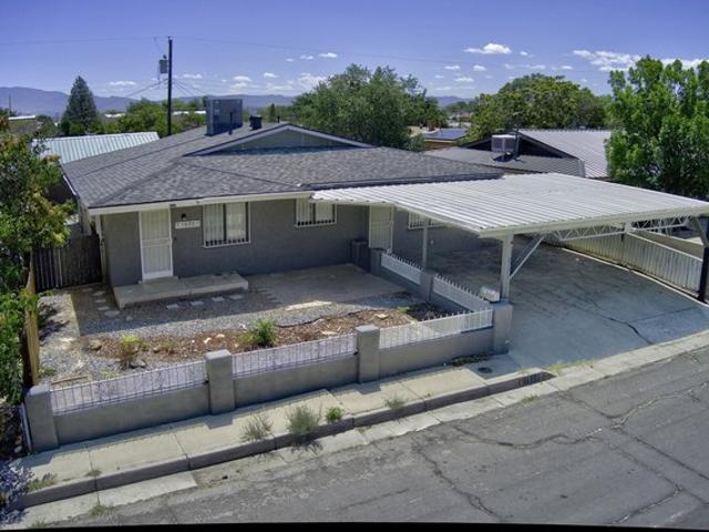 1520 55th St NW, Albuquerque, NM 87105