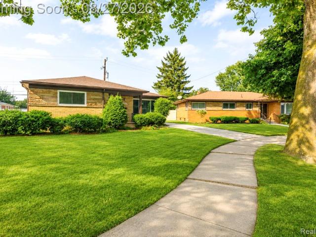 15210 Oakwood Drive
