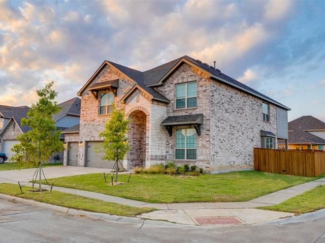 1521 Bison Trl, Aubrey, TX 76227
