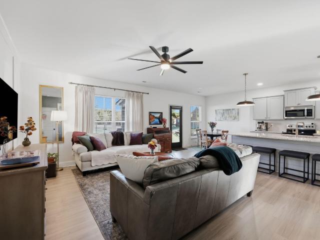 1521 Hayfield Flat