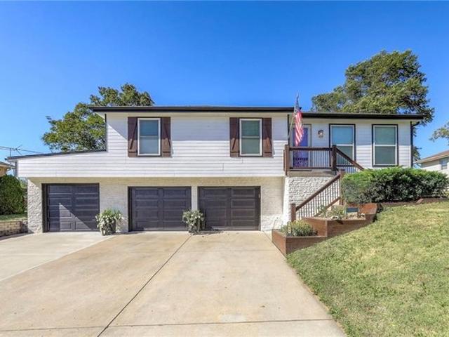 1521 Lexington Rd, Pleasant Hill, MO 64080