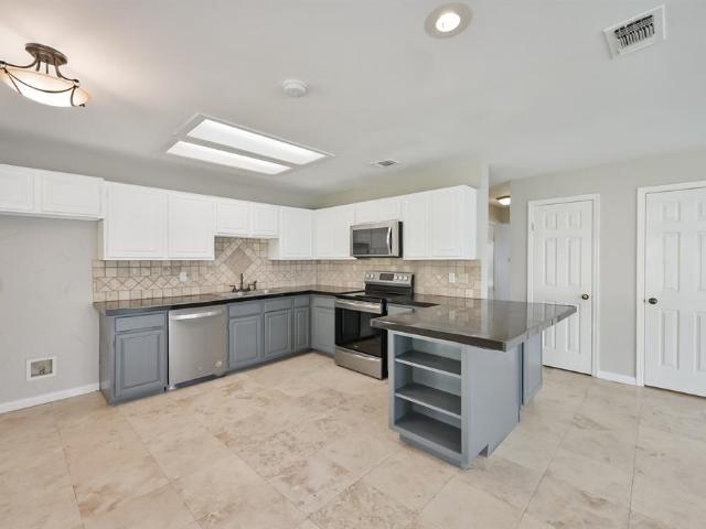 1521 Stratford Drive