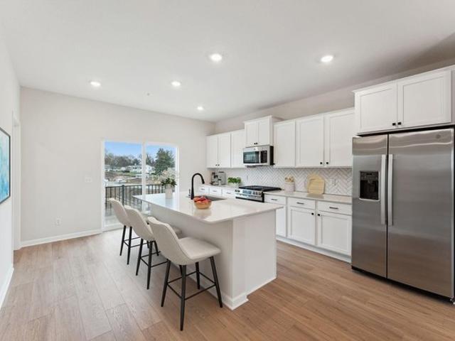 1521 Trellis Ln, West Saint Paul, MN 55118