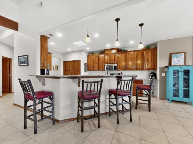 1521 Valley View Drive SW