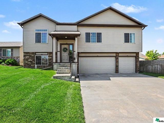 1521 W Silverado Dr, Lincoln, NE 68521