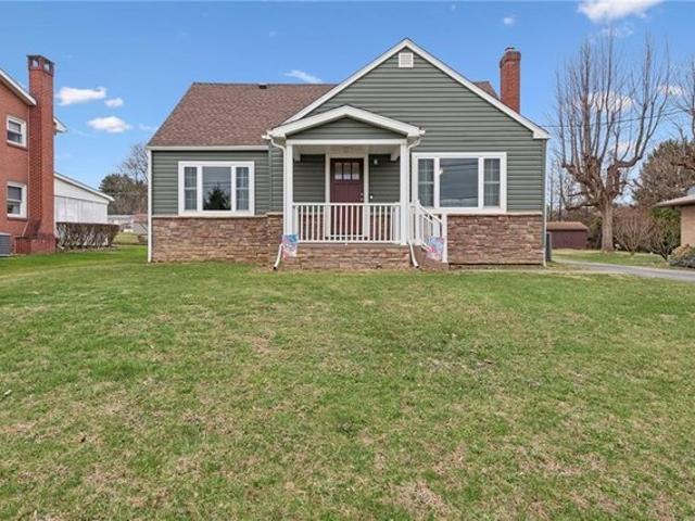 1521 Woodlawn Dr, Latrobe, PA 15650