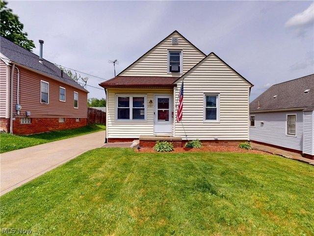 1521 27th St NE, Canton, OH 44714