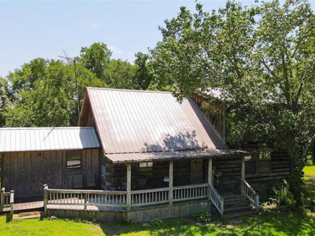 1522 NW Center Point Rd, Wilburton, OK 74578