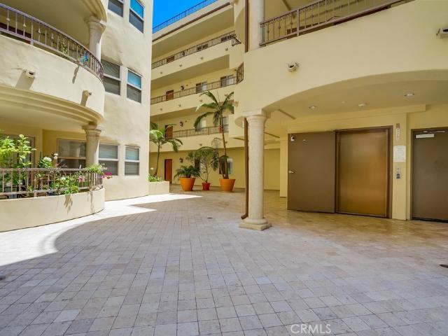 1522 Amherst Avenue 402
