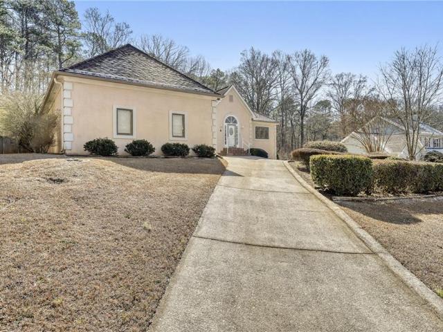 1522 Catherine Ct, Suwanee, GA 30024 | MLS #7709 | Compass