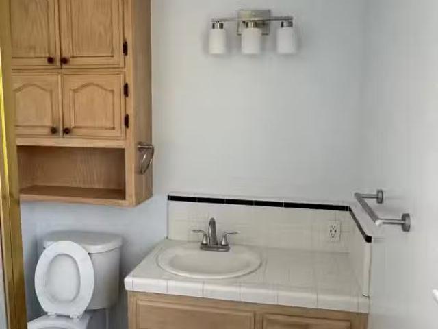 1522 E Warner Ave, Fresno, CA 93710