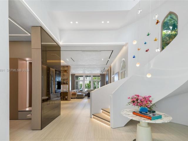 1522 Island Blvd, Aventura, FL