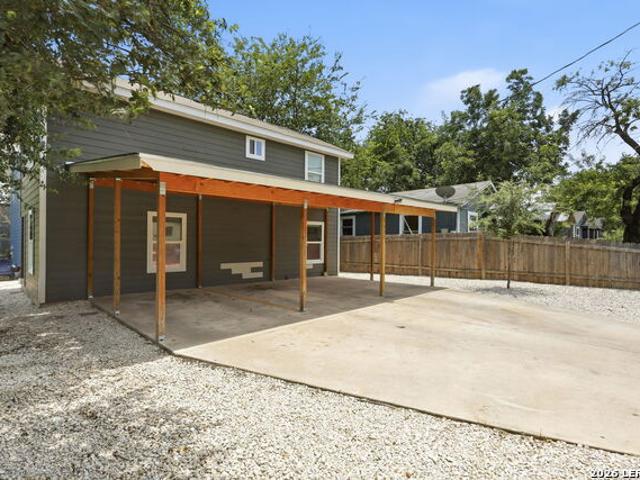 1522 S Elmendorf