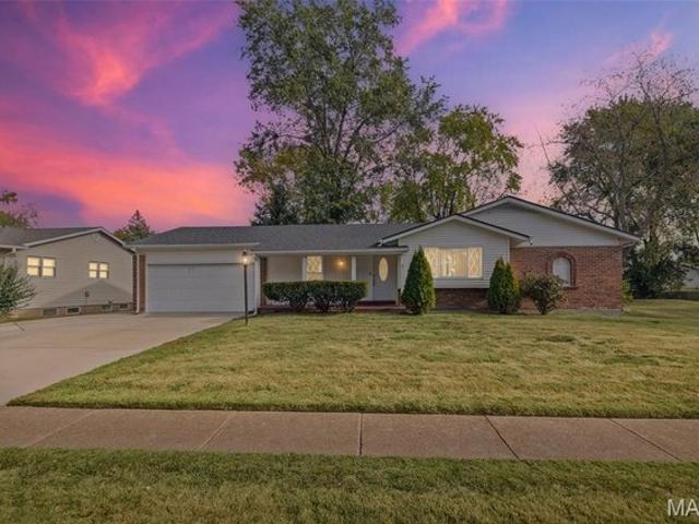 1522 Sherwood Forest Dr, Florissant, MO 63031