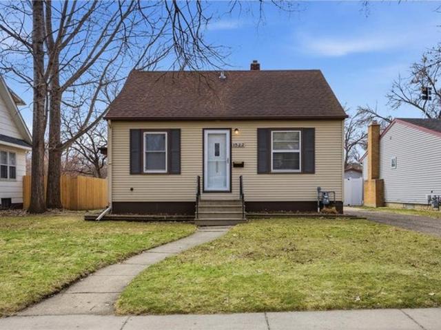 1522 10th Ave S, Fargo, ND 58103