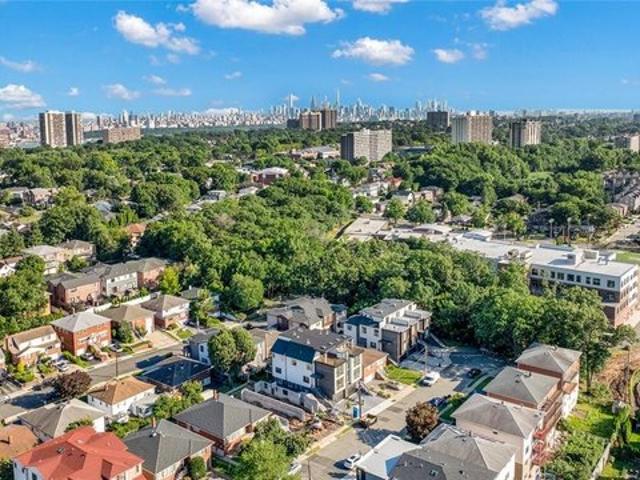 1522 11th St, Fort Lee, NJ 07024