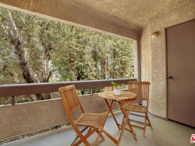 15231 Magnolia Boulevard 114