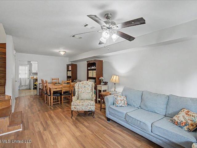 15238b Parkwood Drive