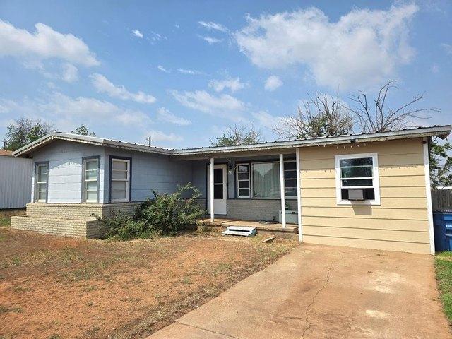 1523 McCaulley St, Sweetwater, TX 79556