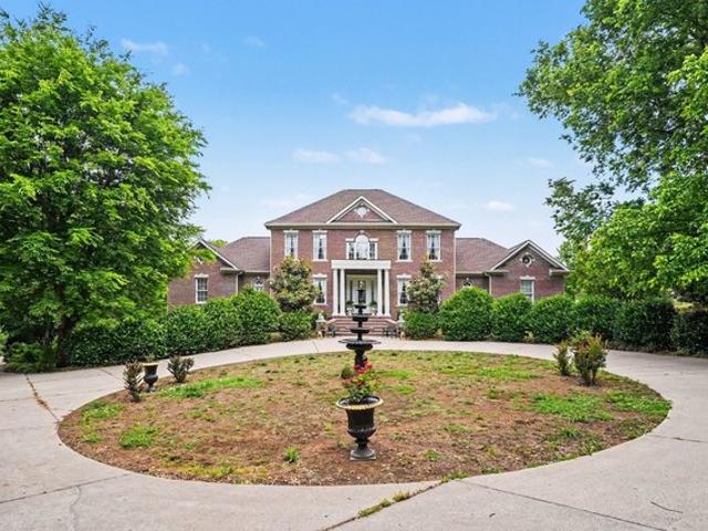 1523 N Main St, Mount Pleasant, TN 38474