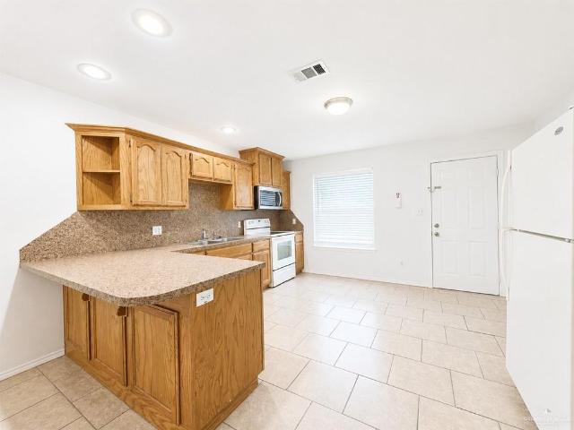 1523 Oasis Avenue 4