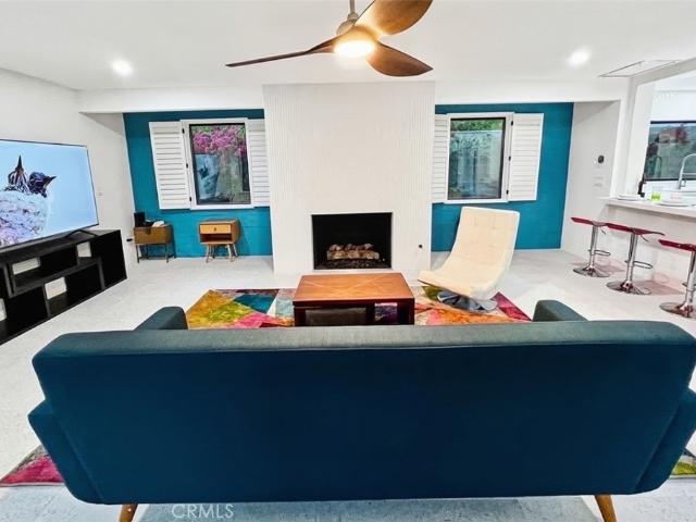 1523 E San Lorenzo