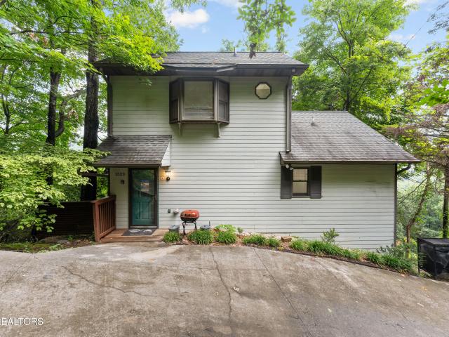 1523 Gillespie Way