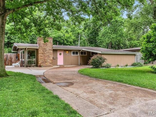 1523 Ridgewood Dr, Crestwood, MO 63126