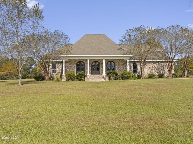 1523 W College Ave, Wiggins, MS 39577