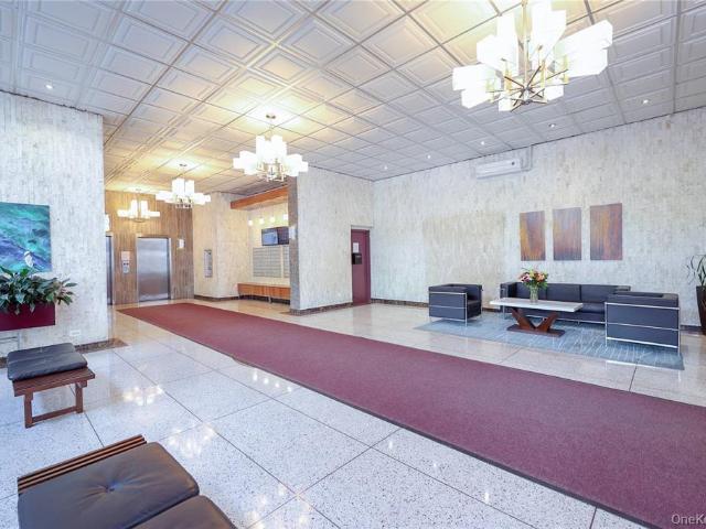 152 18 Union Turnpike 9 J