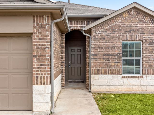 152 Cibolo Creek Dr, Kyle, TX 78640 | MLS #4592