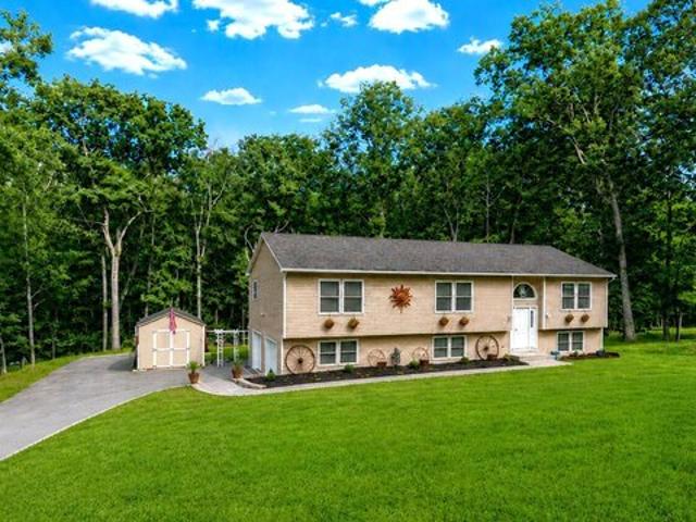 152 Bayberry Dr, Milford, PA 18337