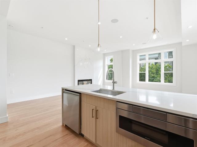 152 Bleecker St # 3
